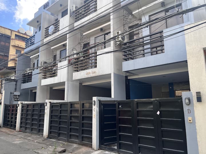 4br Aç Living Room/dining Near Airport St Benilde - Manille