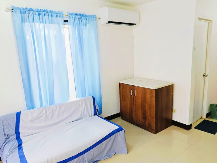 Rustic 2br Near Clark Airport | Netflix + Wi-fi - Magalang