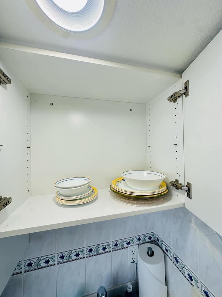 Cozy Ocean View Studio Sleeps 4 Pool Open - Daytona Beach, FL