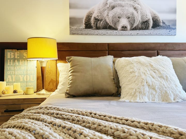 Cozy Solara King Hotel Room-mt View/pool/hottubs - Canmore