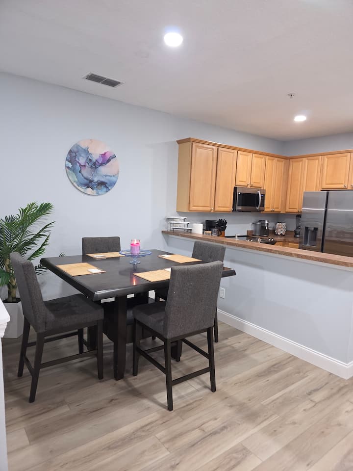 10 Minutes From Disney Parks And Cozy Townhouse! - Celebration, FL