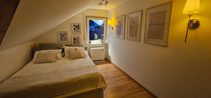 Gemütliche Dachgeschoss Wohnung Mit Parkplatz. - Schwäbisch Gmünd