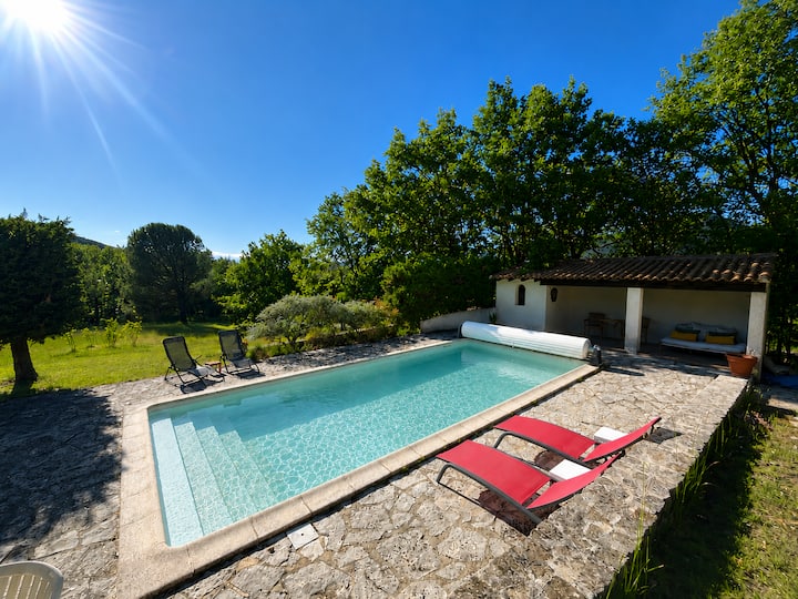 Propriété Avec Piscine Privée Et Grand Parc - Dieulefit