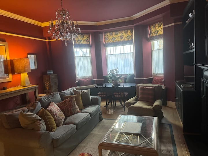 Bold & Beautiful Flat In Fantastic Location - Chelsea