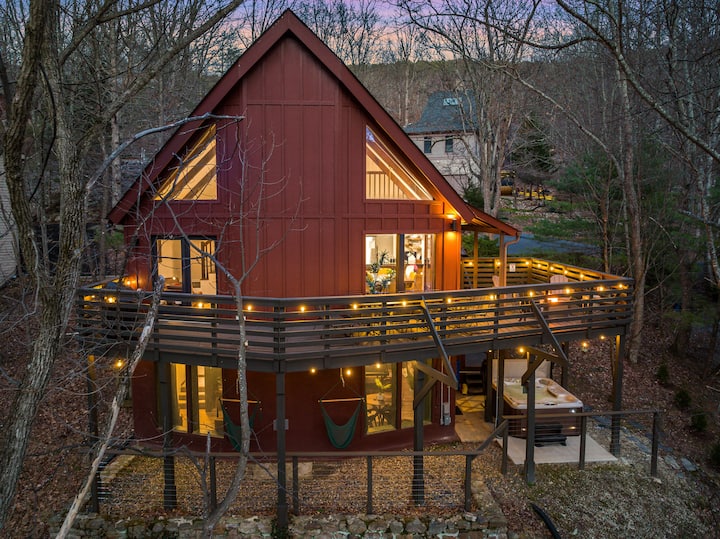 Mntn View Chalet - Hot Tub, Firepit, Family Fun - Harrisonburg, VA