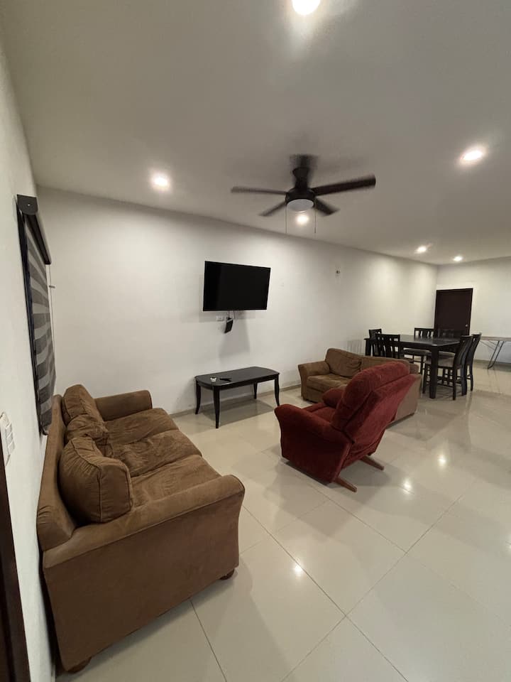 Casa Cómoda De Dos Pisos. - Los Mochis
