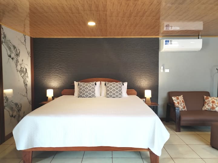 Rocas Downtown Apartment. Fast Wifi. King Size Bd. - La Fortuna