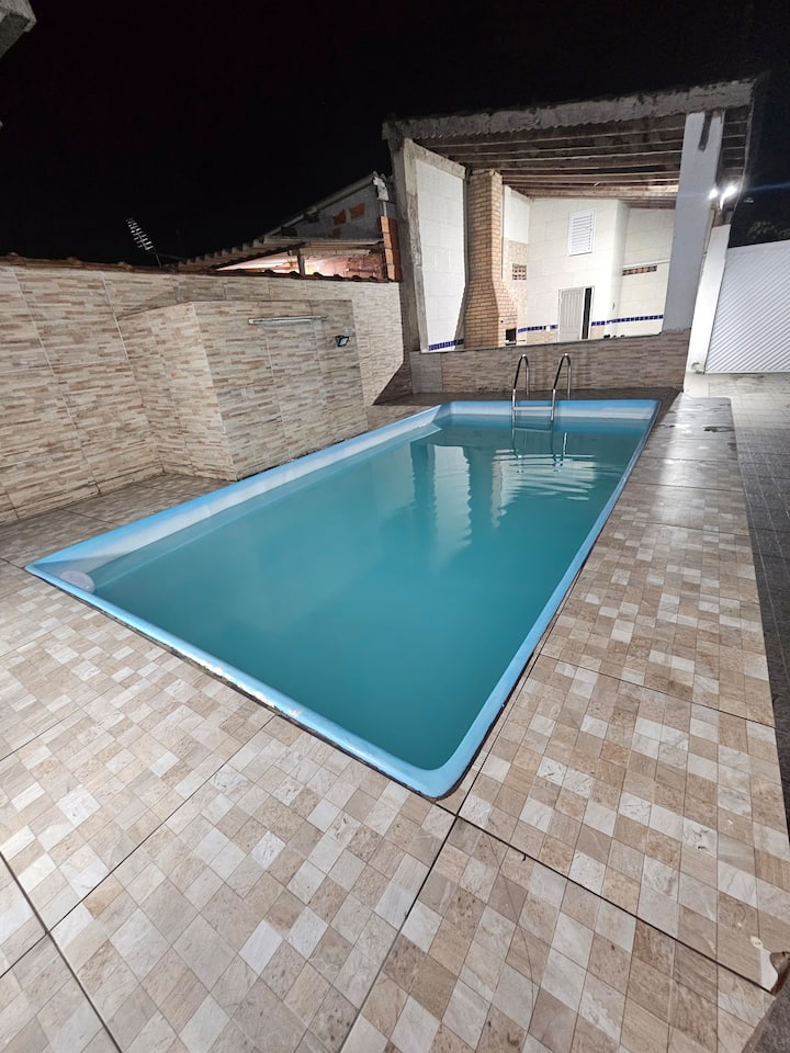 Casa Com Piscina Aquecida
Jd. Virginia/guarujá - Guarujá