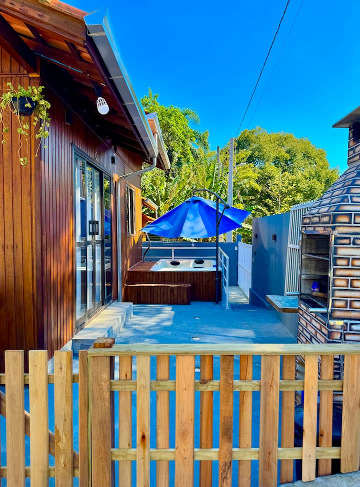 Casa Aconchegante Com Jacuzzi Em Bombinhas - Bombinhas