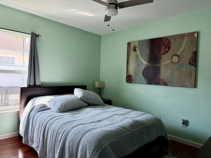 Cozy Room In Charming Home - Jacksonville, FL
