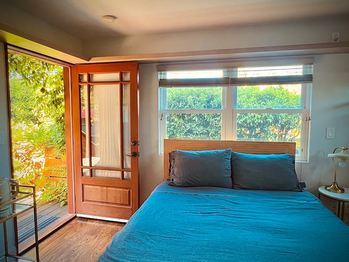 Sunny Venice Guesthouse - Santa Monica, CA