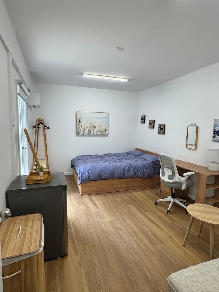 Cozy Triple Family Room - Tottenham