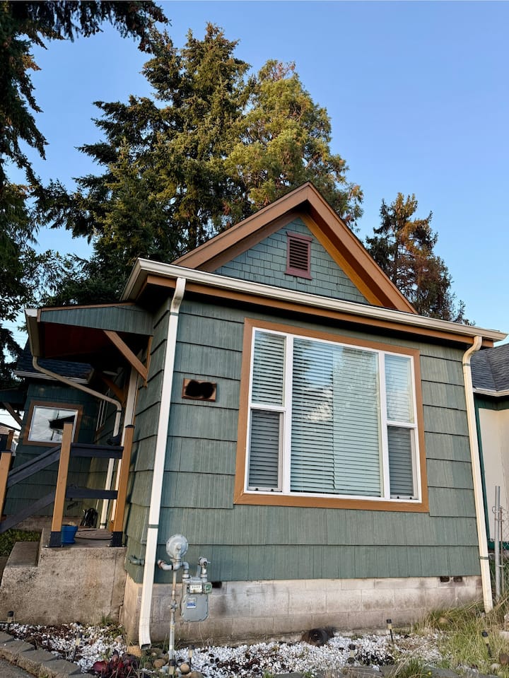 Cozy 1901 Mid-century Bungalow - Tacoma, WA