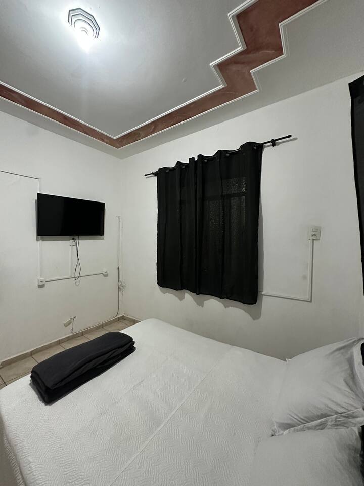 Quarto Em Casa Com Piscina E Churrasqueira - Juiz de Fora