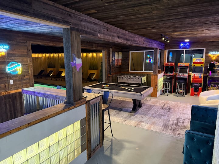 Heated Pool | Bar | Game Room | Golf | Sauna - Dallas, TX