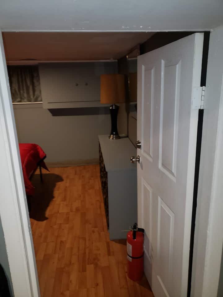 Clean And Cheap. Non Smoking. - London, Ontario