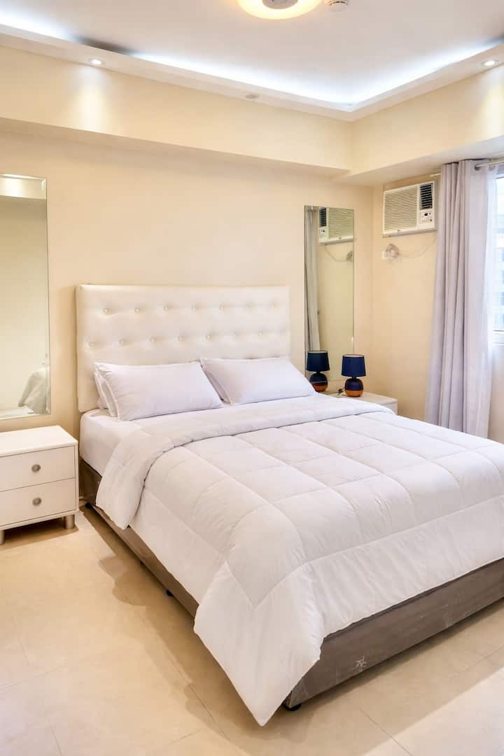 Classy & Stylish 8f 1br By Livingroom - Cebú