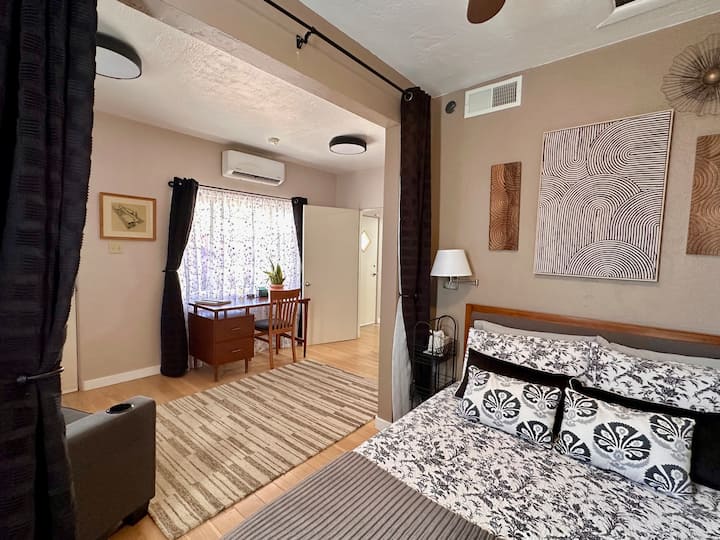 Downtown Midcentury Studio+ 3 Mins To Farmer's Mkt - Las Cruces, NM