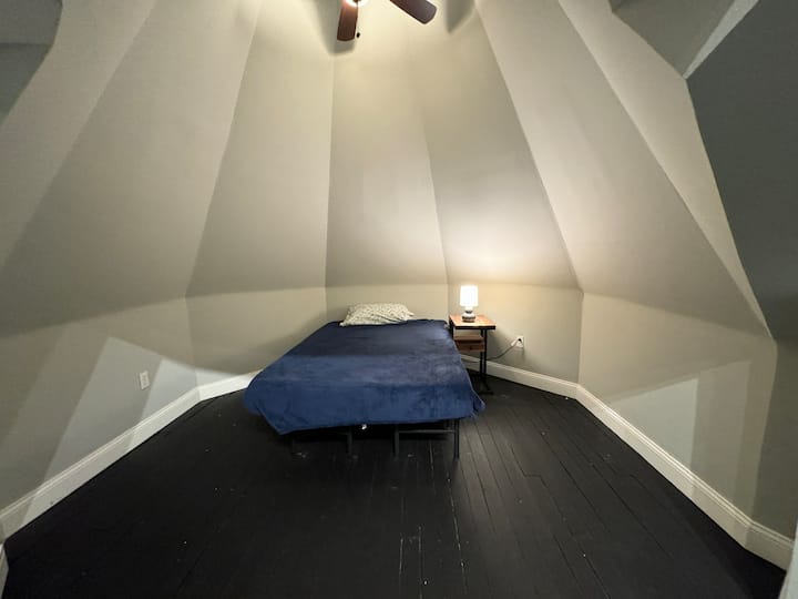 ~3rd Floor Gem In West End~ - Hartford, CT