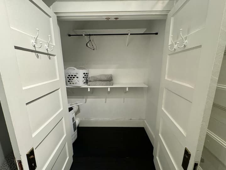 ~3rd Floor Gem In West End~ - Hartford, CT