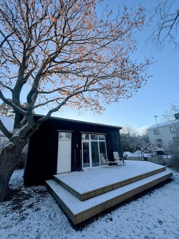 Naturskönt Attefallshus - Lidingö