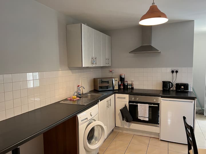 Spacious Central Garden Studio - Swindon