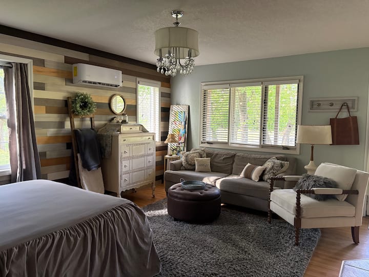 Honeybee Cottage At Star's Hollow - Iowa
