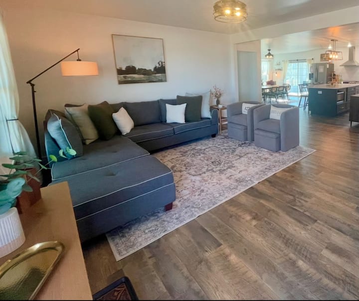 Hearth & Heartland Farmhouse On 3 Private Acres - エリザベスタウン, KY