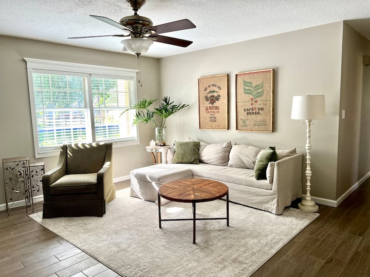 The Cozy Coop, Se Ocala
Easy Travel To Everything - 오캘라