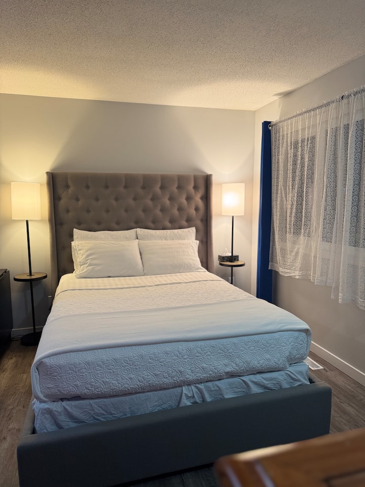 Bachelor Suite -C, Everything Included. - Grande Prairie