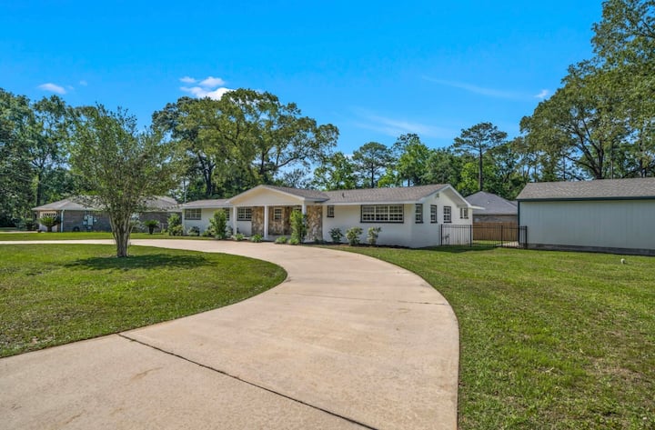 Crestview Home - Crestview, FL