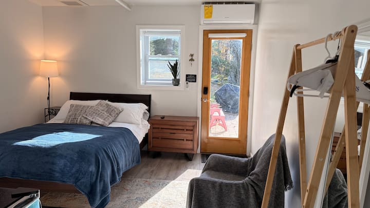 Cozy Private Suite • Free Parking & Wi-fi - Yonkers, NY