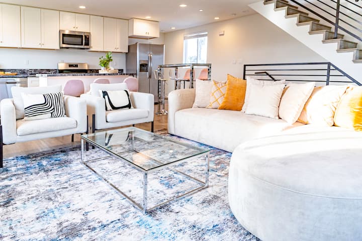 5-bedroom Private House Best Location | 18 Guests - Skid Row - Los Angeles