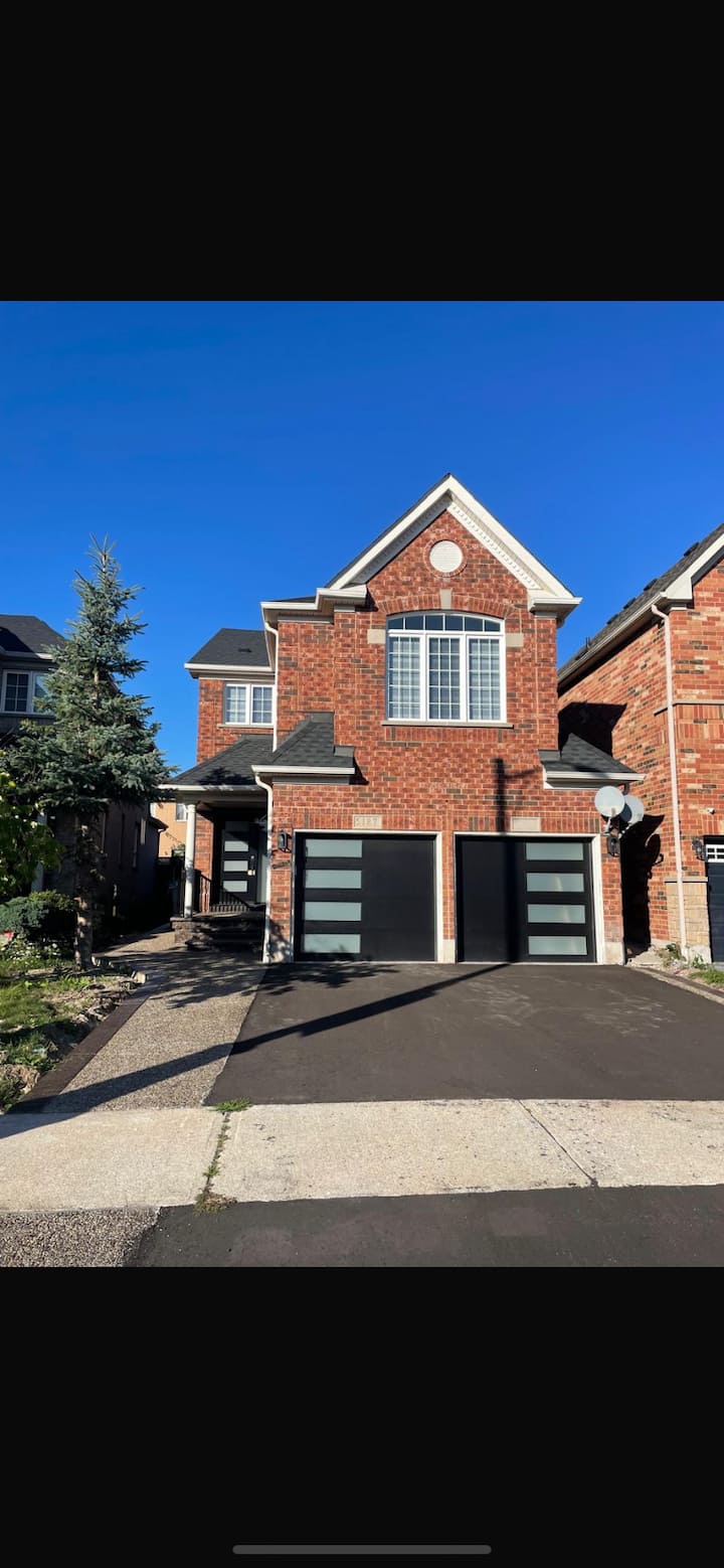 Comfy Modern Basement Suite - Mississauga