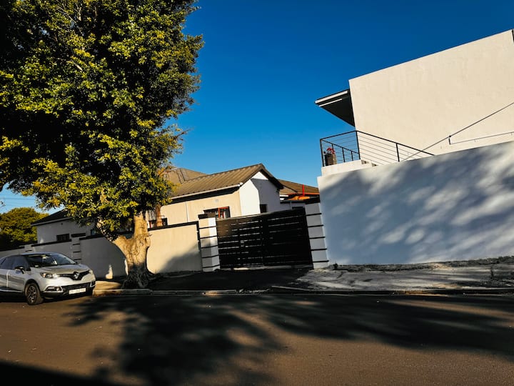 Mila Lodge Home Away From Home - Cape Town