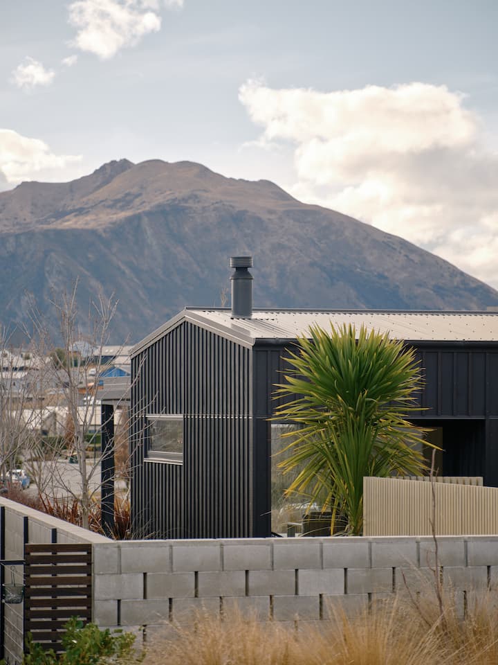 Architect Designed Luxury Home - Wanaka