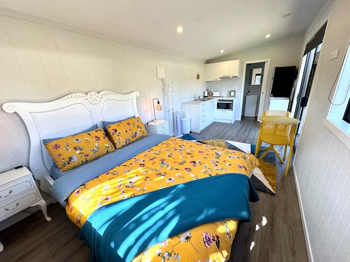 Charming Riverside Retreat - Lake Taupo