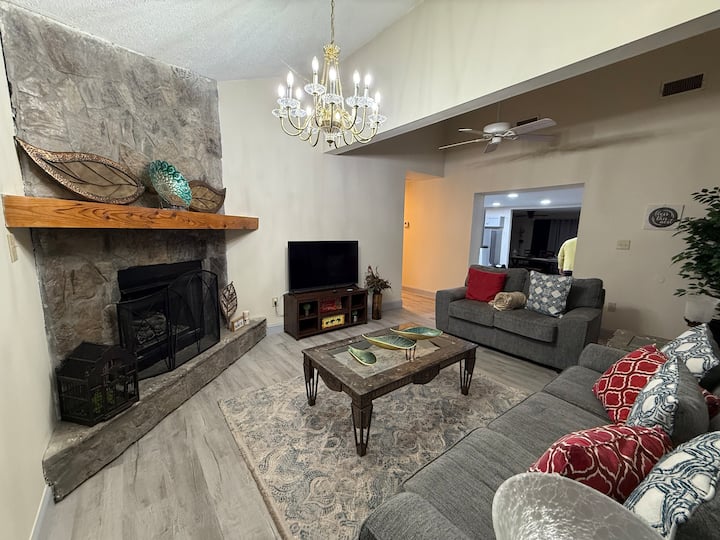Cozy Home In The Heart Of Pigeon Forge - Pigeon Forge, TN