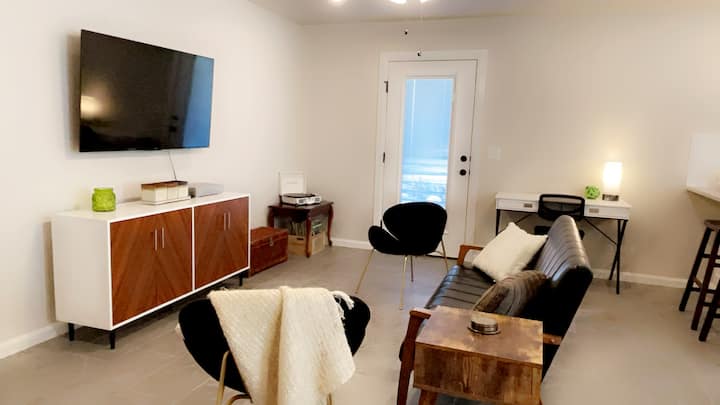 B-owasso Downtown Apartment - Owasso, OK