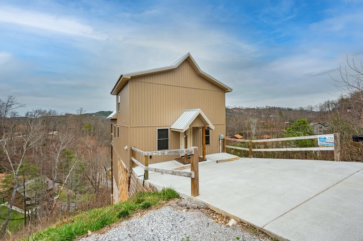 Mtn & Valley Views - A New Beginning - Gatlinburg, TN