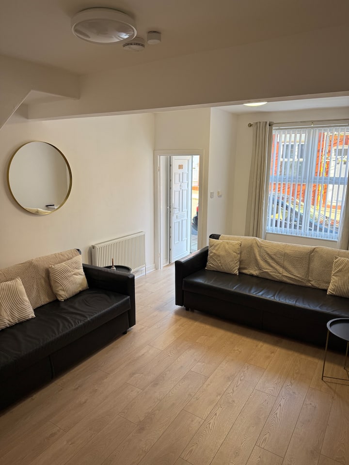 Two Bedroom House Free Parking - Liverpool