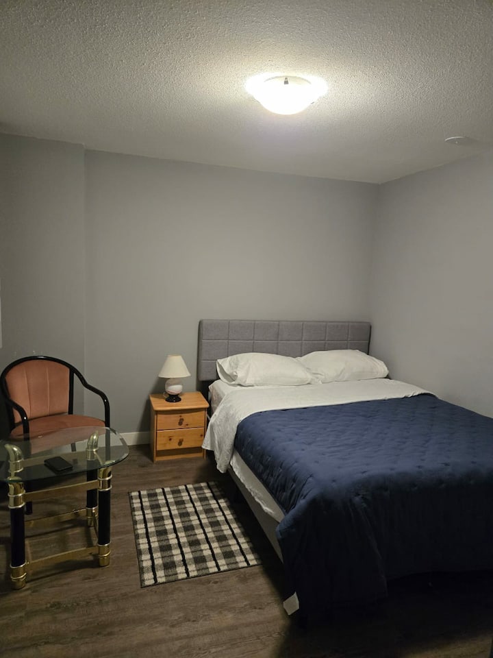 Private Room With Bathroom For Aibnb Per Night. - Lethbridge