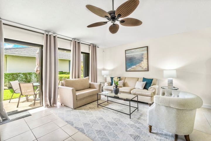 Pga National One Story Home With Lake View - Juno Beach, FL