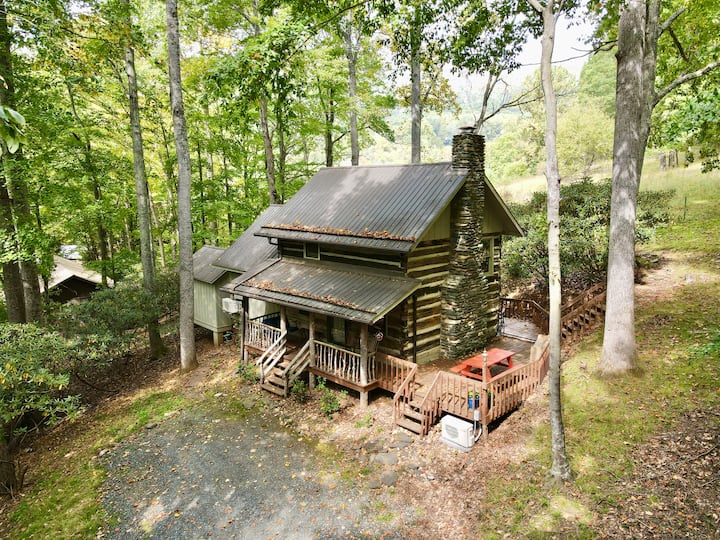 Quiet Place Log Cabin - Fleetwood, NC