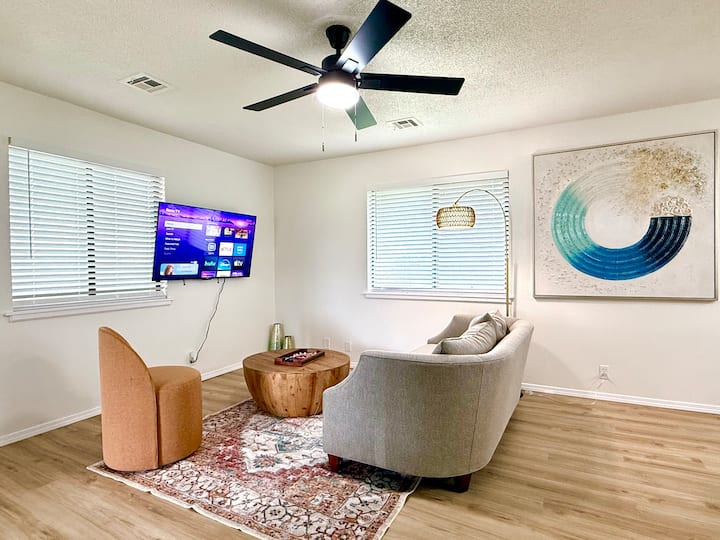 1 Cute House W/ Laundry, Tvs & Full Kitchen Plaza - Oklahoma City, OK