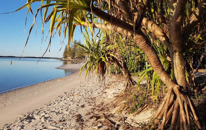 Tropical Beachhouse, Walk To Beach, Gelati & Cafes - Caloundra