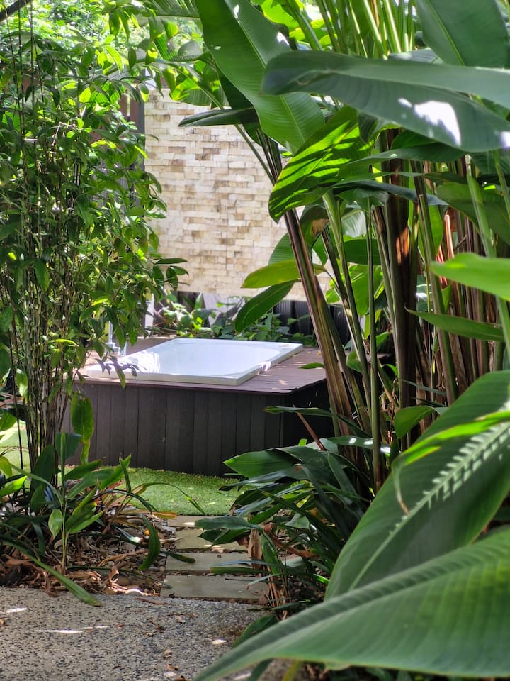 Tropical Guesthouse Golden Beach - Caloundra