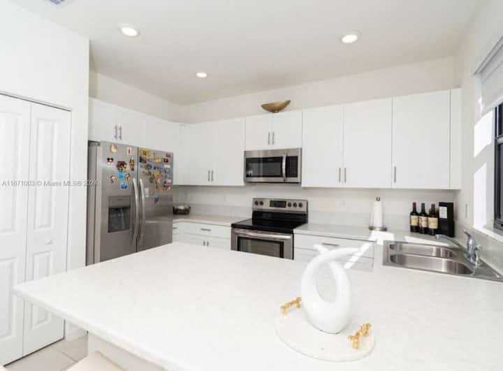Charming South Miami Townhouse - Bahamas