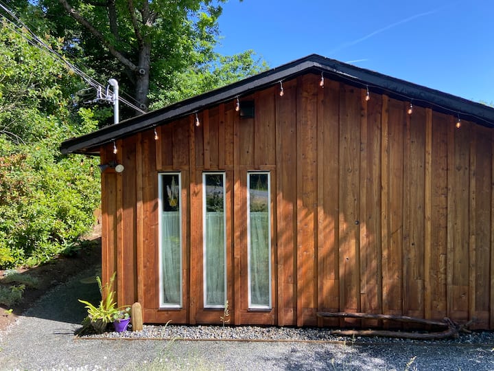 Golden Cedar Studio - Vancouver Island