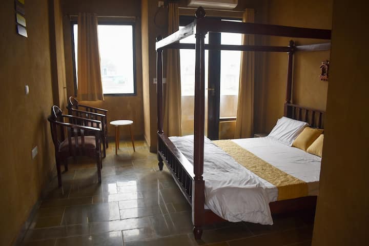 Haveli Door & Vintage King Beds - Govardhan